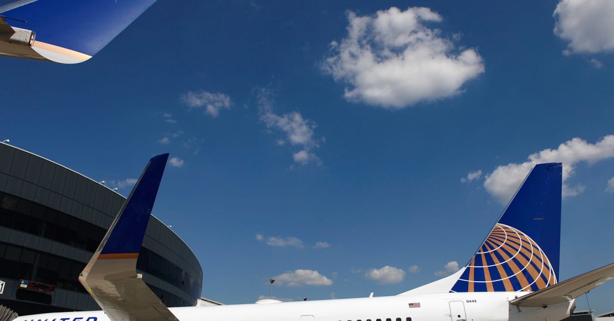 Checking United Airlines' Flight Indicators Ahead of Earnings ...