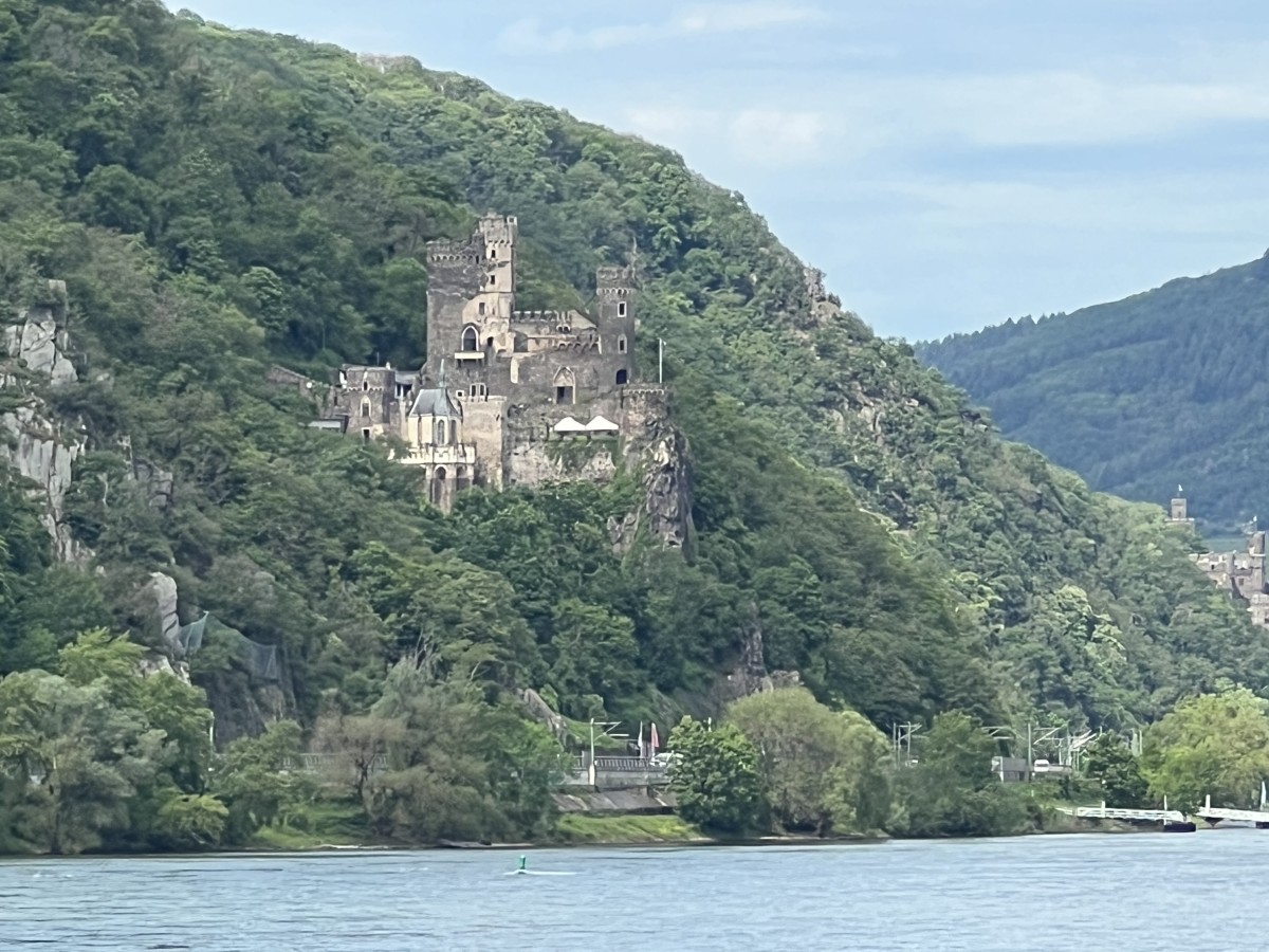 The World Is Your Castle: A Global Look at Markets Through Traveling ...